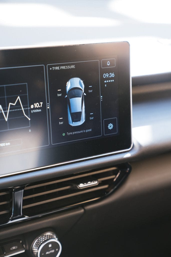 2025 Lotus Emira: A true unicorn - Karsabi.